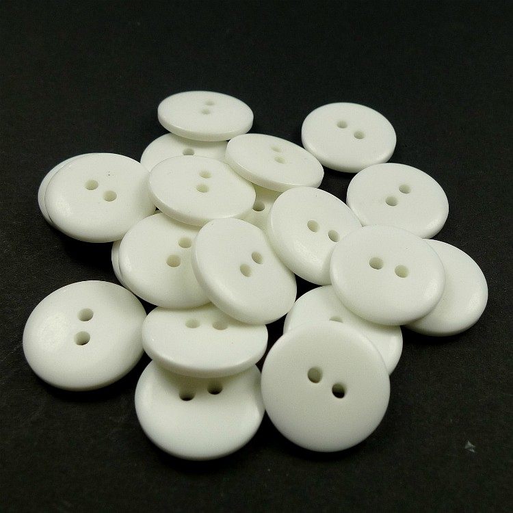 Knapper hvite 6 | Perlehuset nettbutikk alt i knapper, garn, perler og utstyr