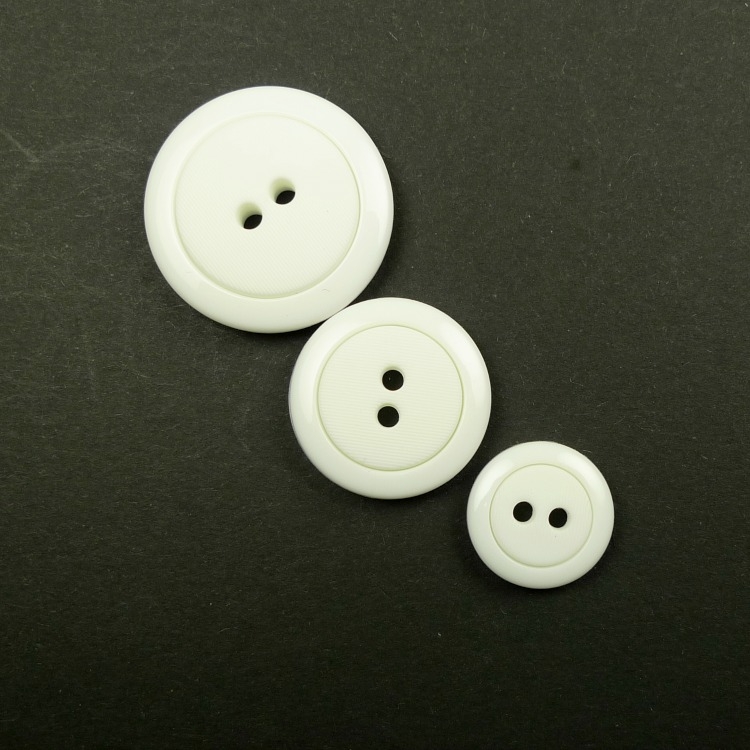 Knapper Hvite 33 | Perlehuset nettbutikk alt i knapper, garn, perler og utstyr