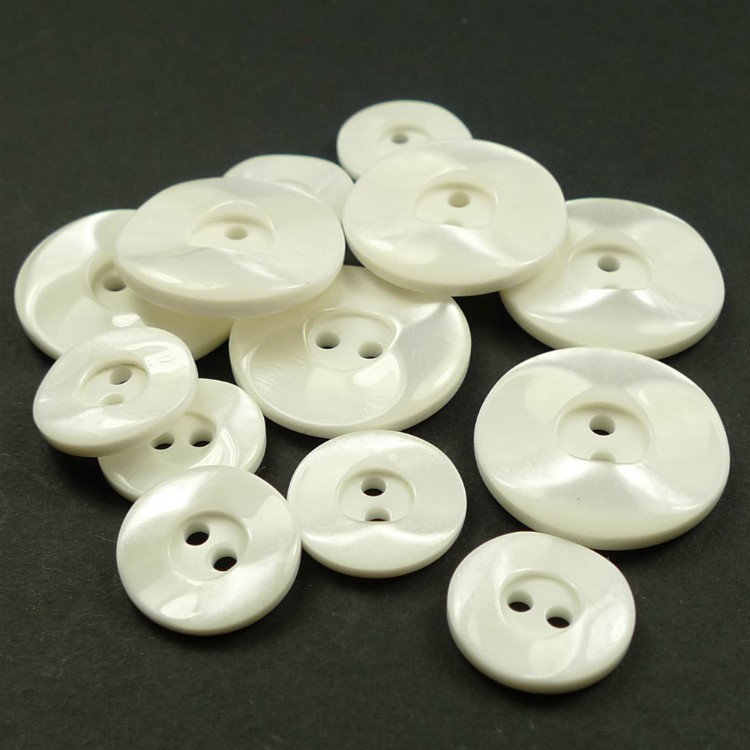 Hvite knapper | Perlehuset nettbutikk alt i knapper, garn, perler og utstyr